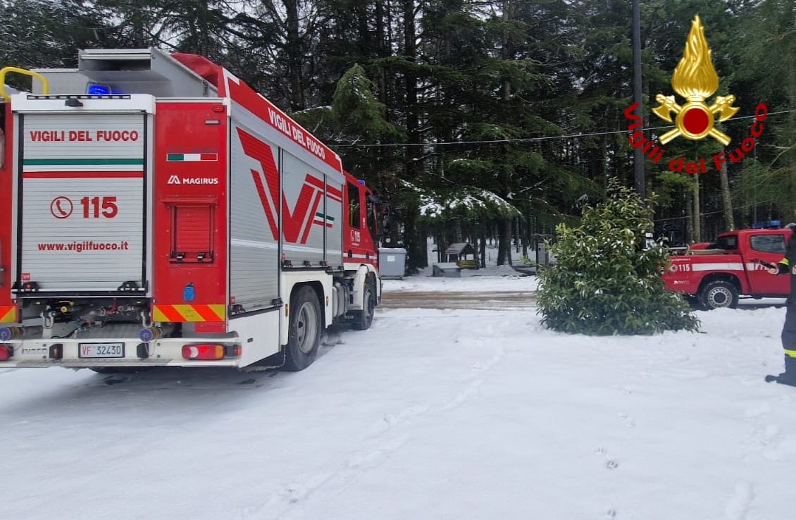 Automobilisti bloccati dalla neve: intervengo i Vigili del Fuoco di Tempio Pausania – Sassari ...